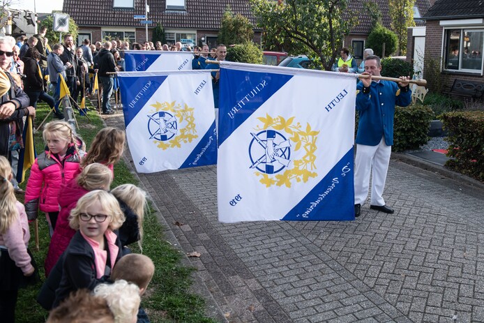 Vrouwen grijpen macht in Leuth, dorp heeft nu zes (!) koninginnen ...