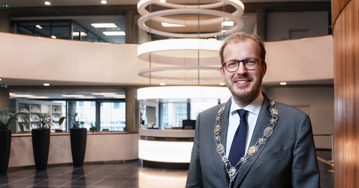 Geëmotioneerde Mark Boumans zes jaar langer burgemeester van Doetinchem ...