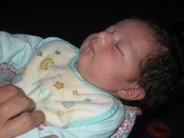 Tijdens hun rondreis door Ecuador vinden Theo en Jacqueline een baby ...