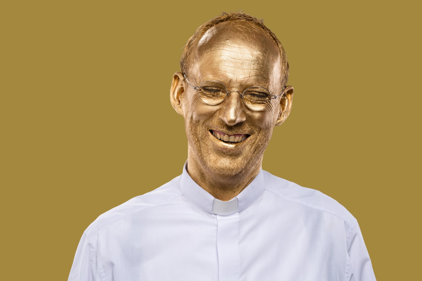 In dit dorp hebben ze een gezellige ‘gouden’ pastoor: ‘Theo wordt nog ...