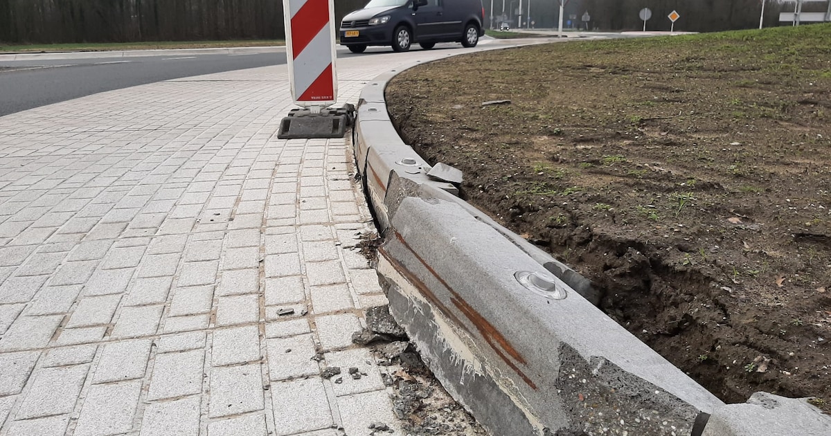 Net opgeleverde rotonde ligt er nu al schots en scheef bij: ‘We zoeken ...