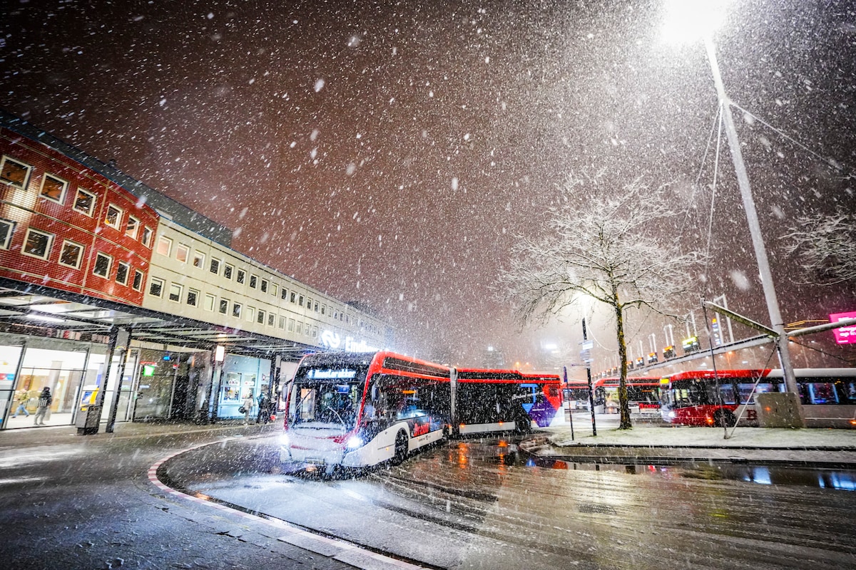 LIVE Sneeuw in Brabant | Rijkswaterstaat schrikt van drukte op de weg ...