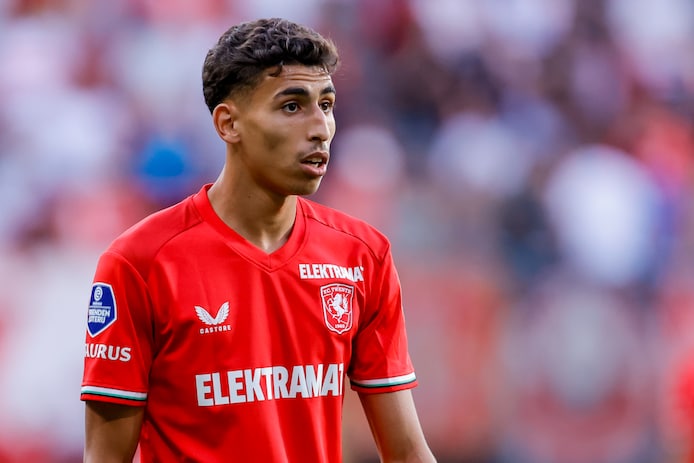 Drama voor Younes Taha: aanvaller FC Twente breekt scheenbeen op ...