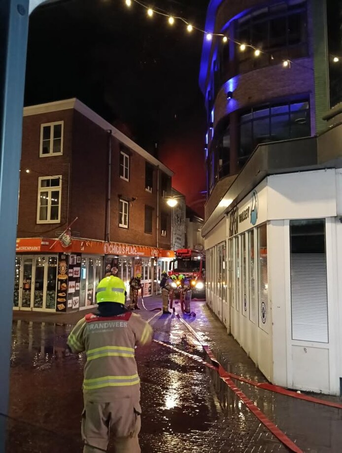 Enorme brand in binnenstad Arnhem, deze beelden maakten jullie | Arnhem ...