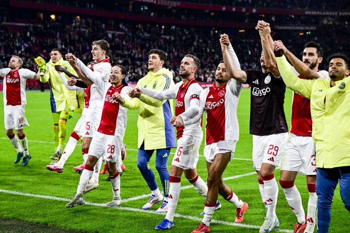 Ajax maakt droomweek compleet met zege op koploper PSV in zinderende ...