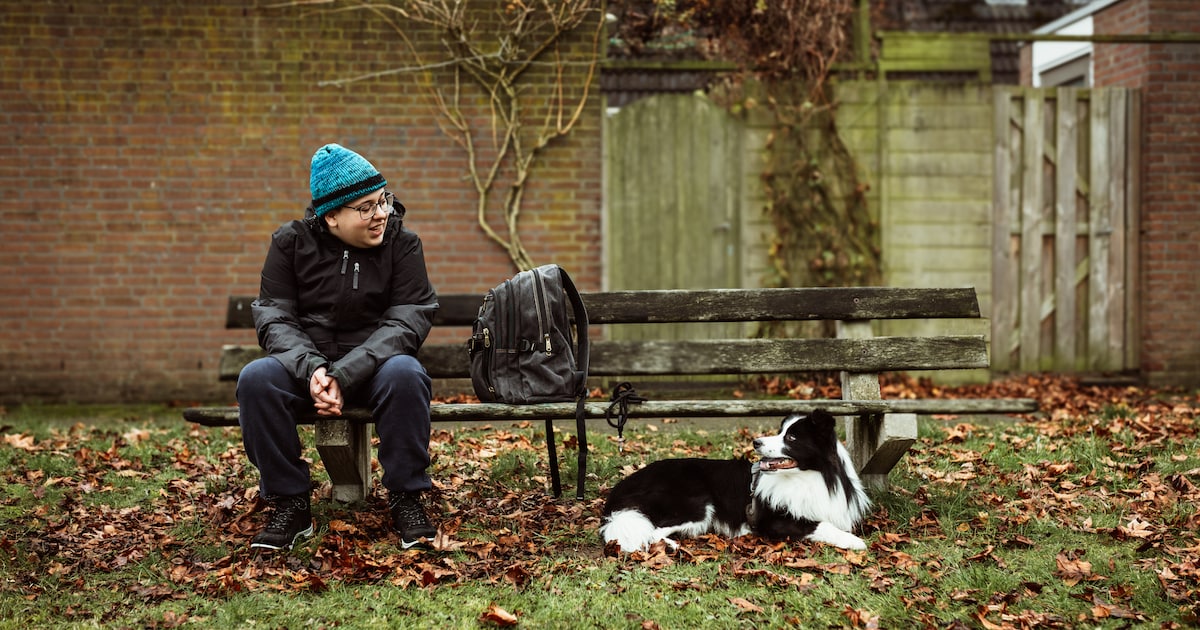 Kayden (22) komt al vier jaar nauwelijks zijn kleine kamer uit: ‘Ik ...