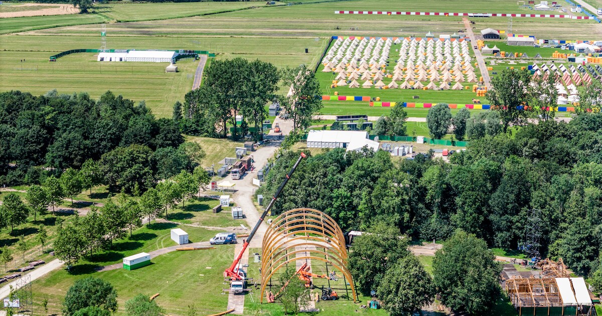Duizenden parkeerplekken op Down The Rabbit Hole onbruikbaar door natte ...