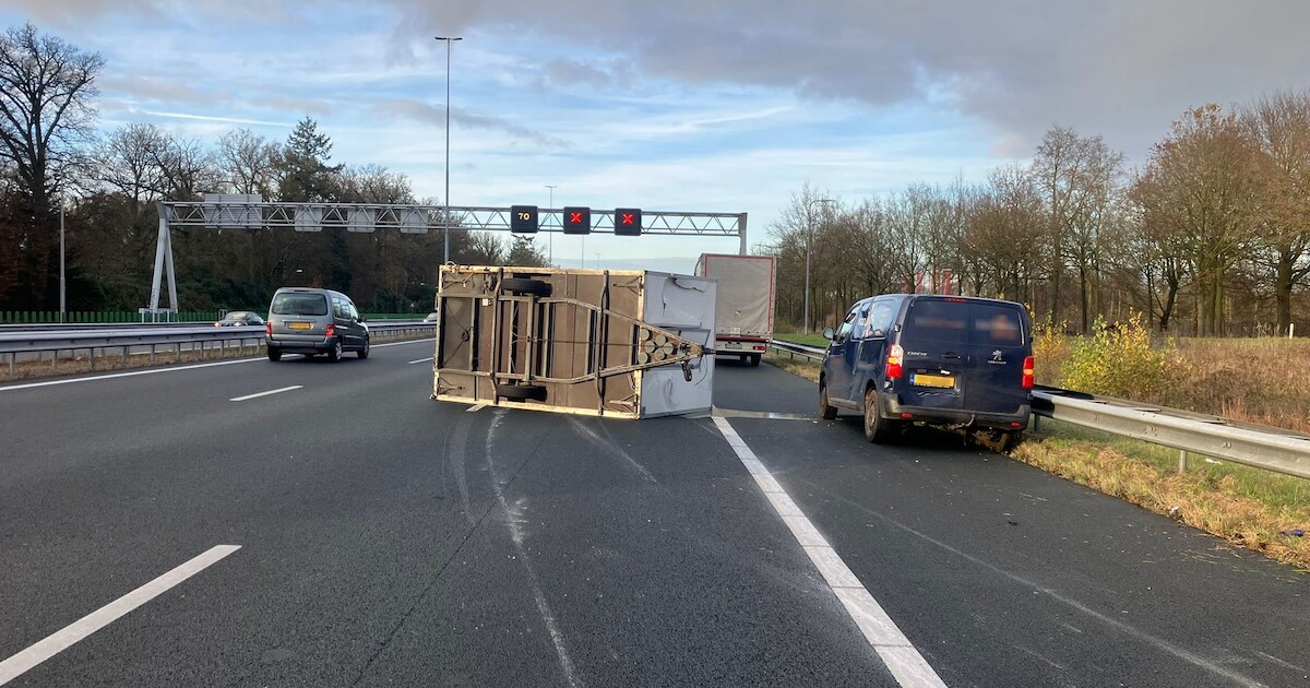 Frietkar kantelt op A2: snelweg vrijgemaakt van frituurvet en saus ...