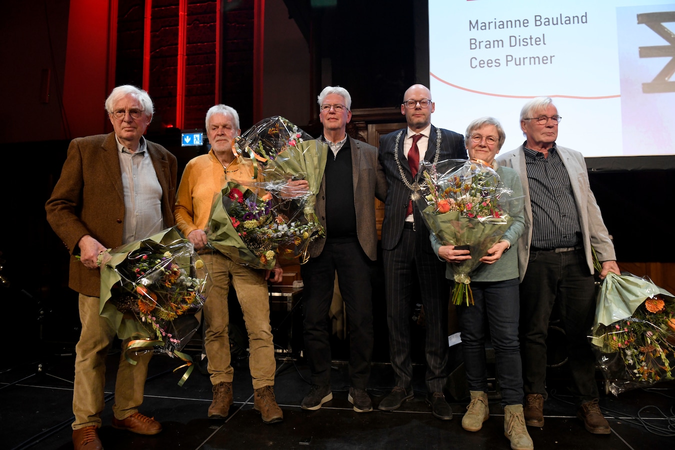 Deze tien Enschedeërs zijn beloond met een gouden Enschede-speld | Foto ...