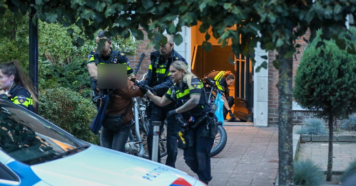 Man (25) op fatbike zorgt voor overlast en trapt voordeur in ...