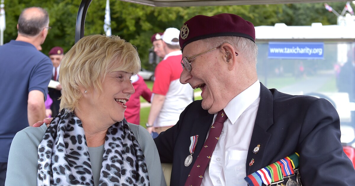 ‘Glider Pilot’ Ron Johnson (1921-2023) overleefde granaatscherf en ...