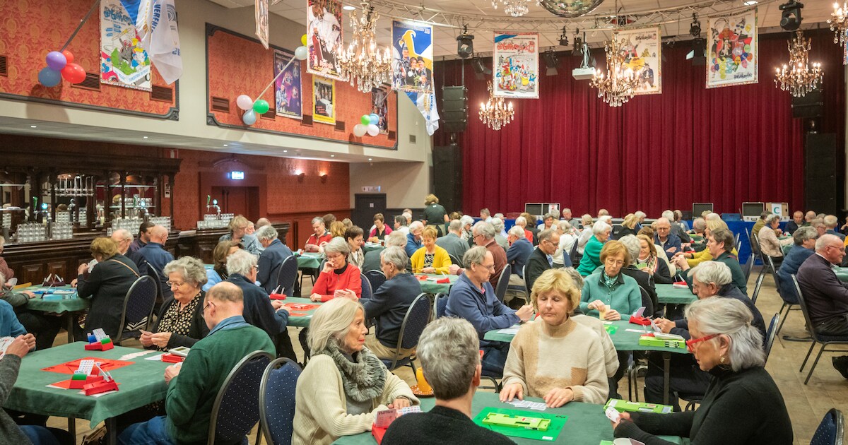 Bridgeclub wil niet te hard groeien, straks staat de Belastingdienst op ...