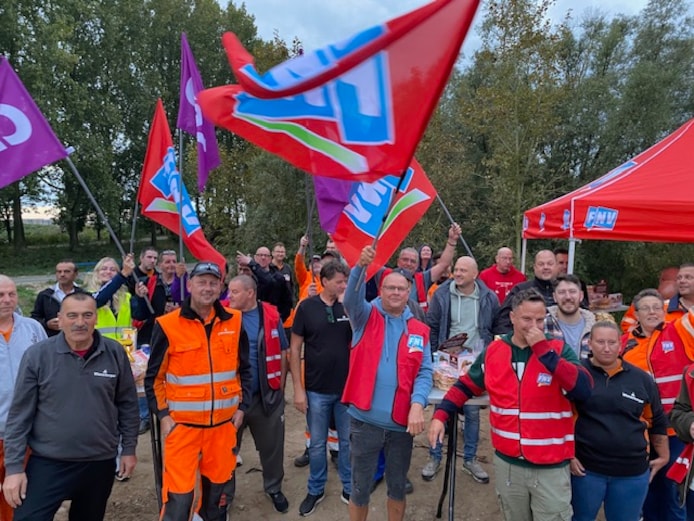 Personeel van deze steenfabriek legt het werk 24 uur neer: ‘Ze hebben ...