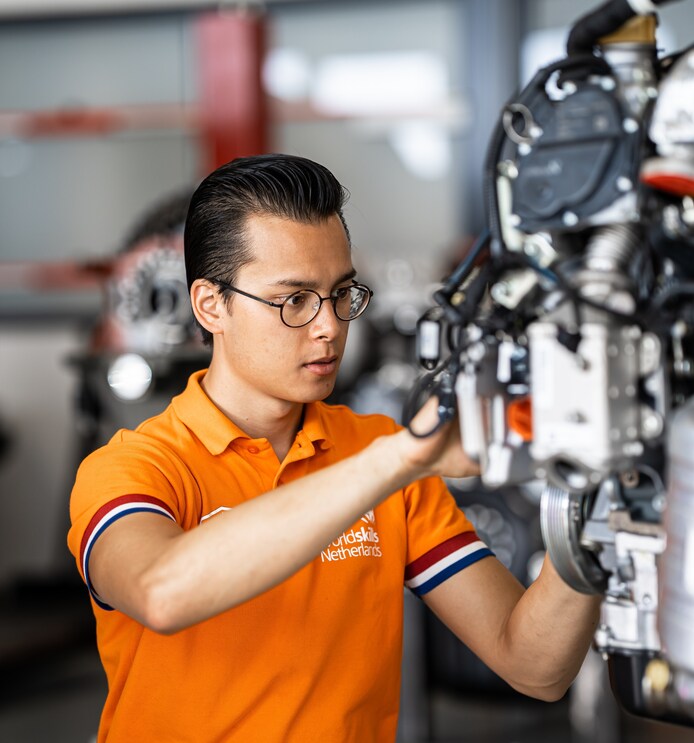 Richard (23) kan beste automonteur van Europa worden: ‘Ben iedere dag ...