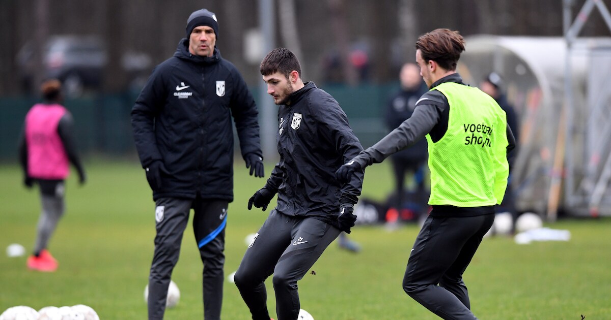 Vitesse hoopt in ‘Super Januari’ op slachting onder toppers: ‘Maar wij ...