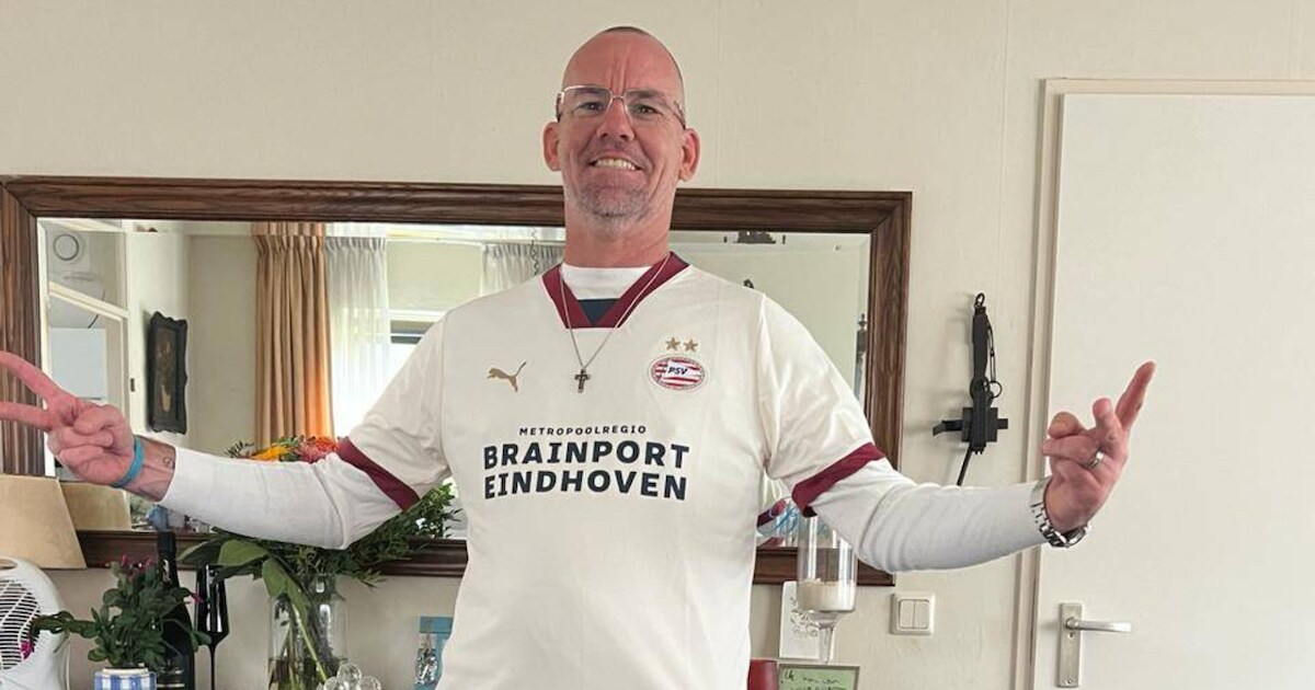 Ronald komt uit Aruba voor PSV, wordt opgelicht en kijkt de ...