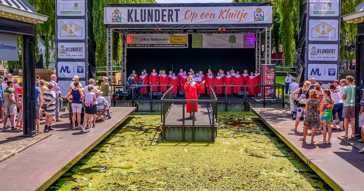 Toch honderden mensen op de vlonders bij Klundert op een Kluitje ...