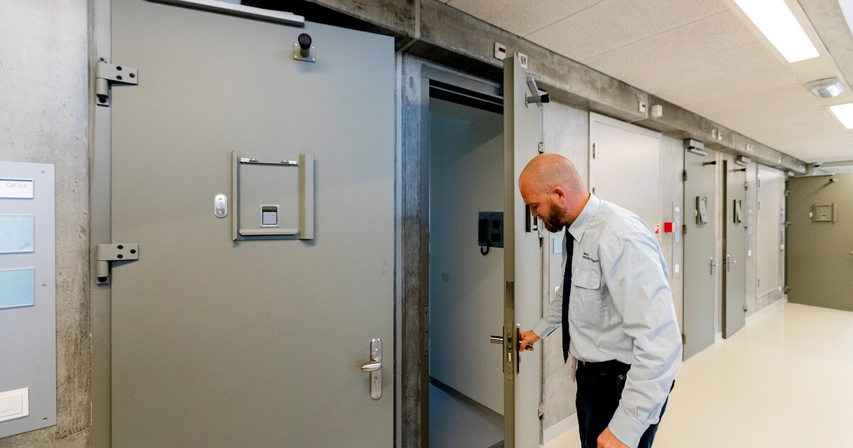 Gevangenismedewerker Fabio moet zelf de cel in | Arnhem e.o. | De ...