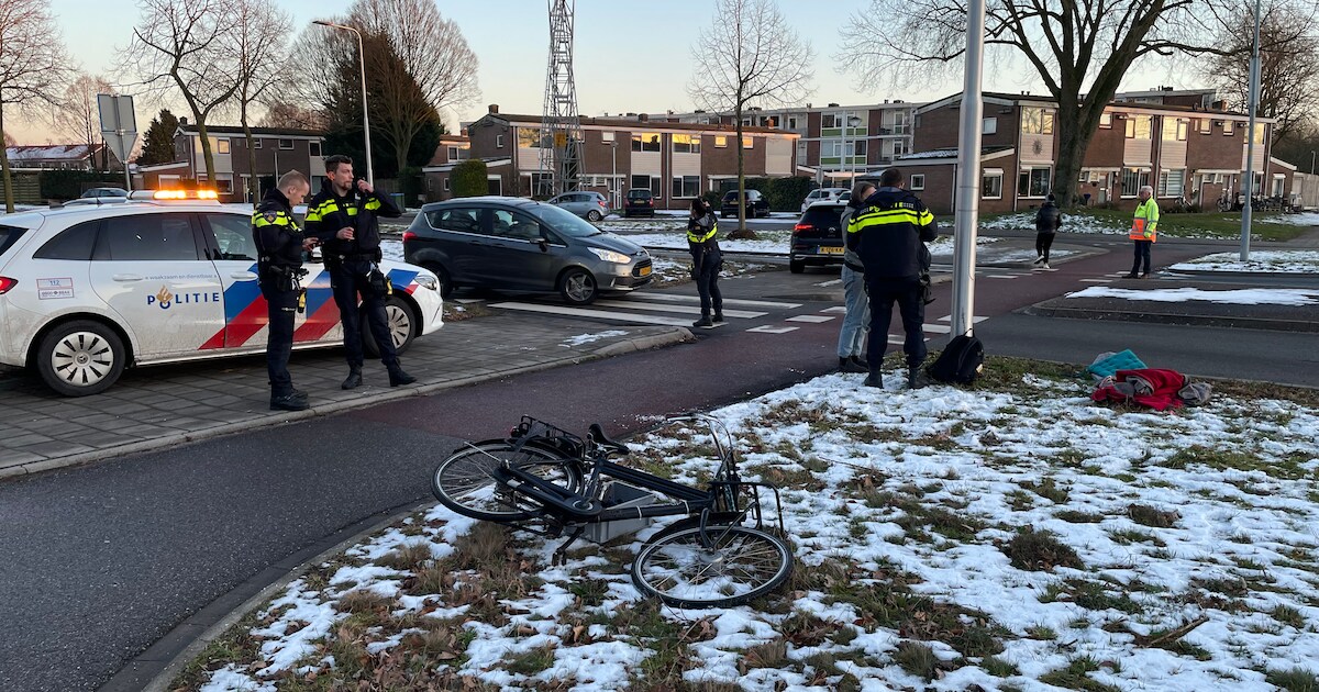 Wéér een fietser aangereden op beruchte rotonde in Ede: gisteren ging ...