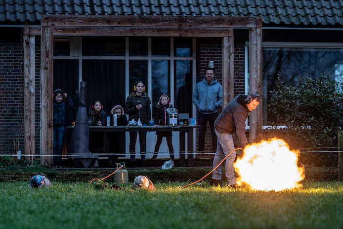 Hier wordt knalhard met carbid geschoten; van vriendenclubs tot grote ...