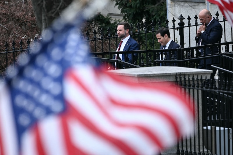 LIVE VS | Cruciaal Groenland-overleg heeft 50 minuten geduurd en dat is ...