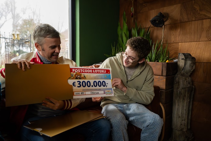 Oma, moeder en zoon winnen alle drie tonnen bij Postcode Loterij ...