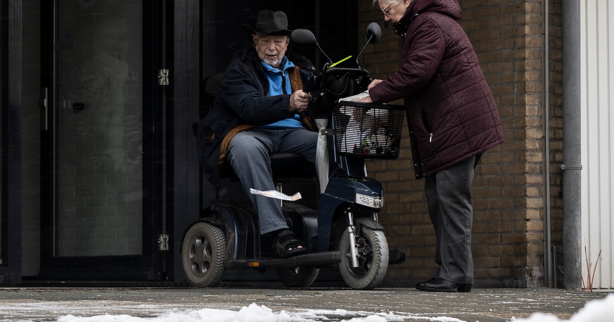 Senioren Jo en Carla door sneeuw ‘opgesloten’ in eigen flatje: ‘Van mij ...