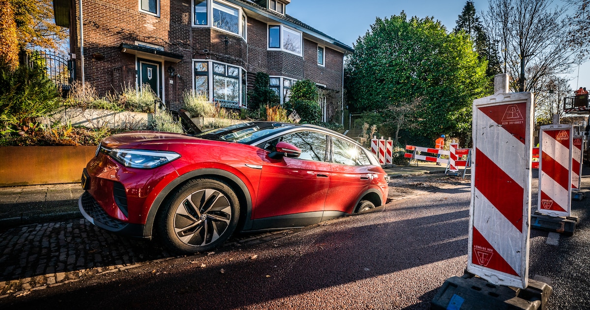 Sinkhole in Arnhem zorgt voor vrees bij bewoners van huizen van 100 ...
