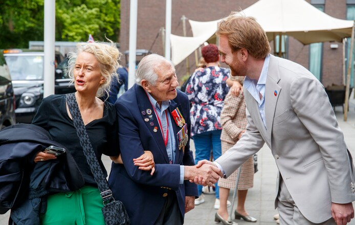 Britse heldin Dorothea (100) voor het eerst bij herdenking in ...