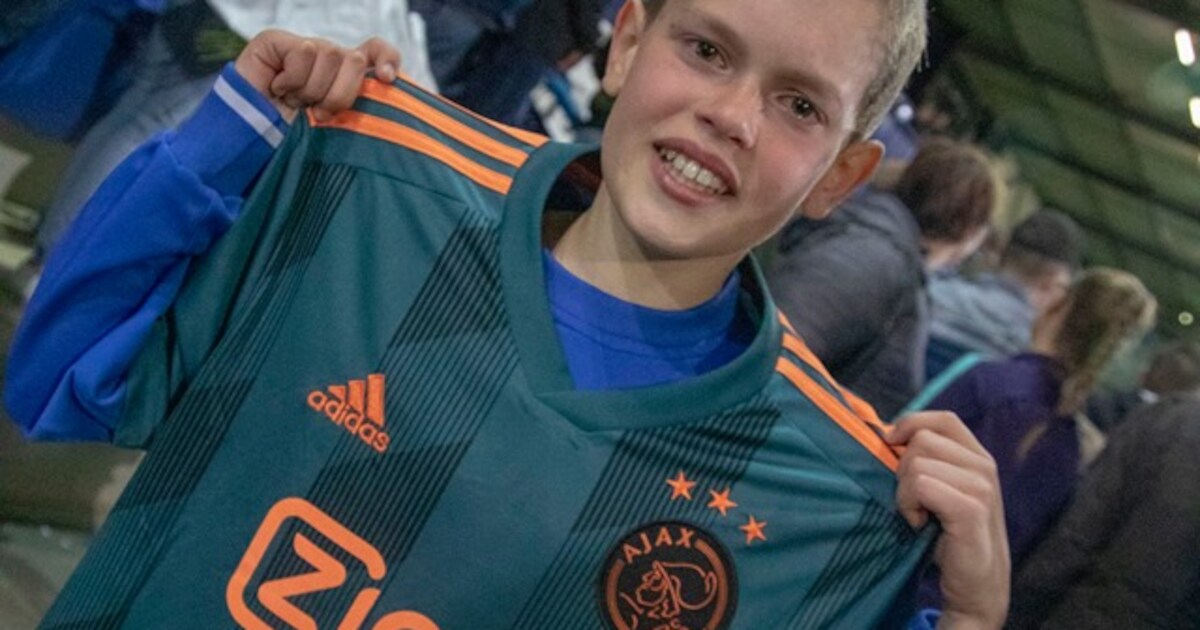 Twan uit Zevenaar krijgt het kampioensshirt van Huntelaar: ‘Hij heeft ...