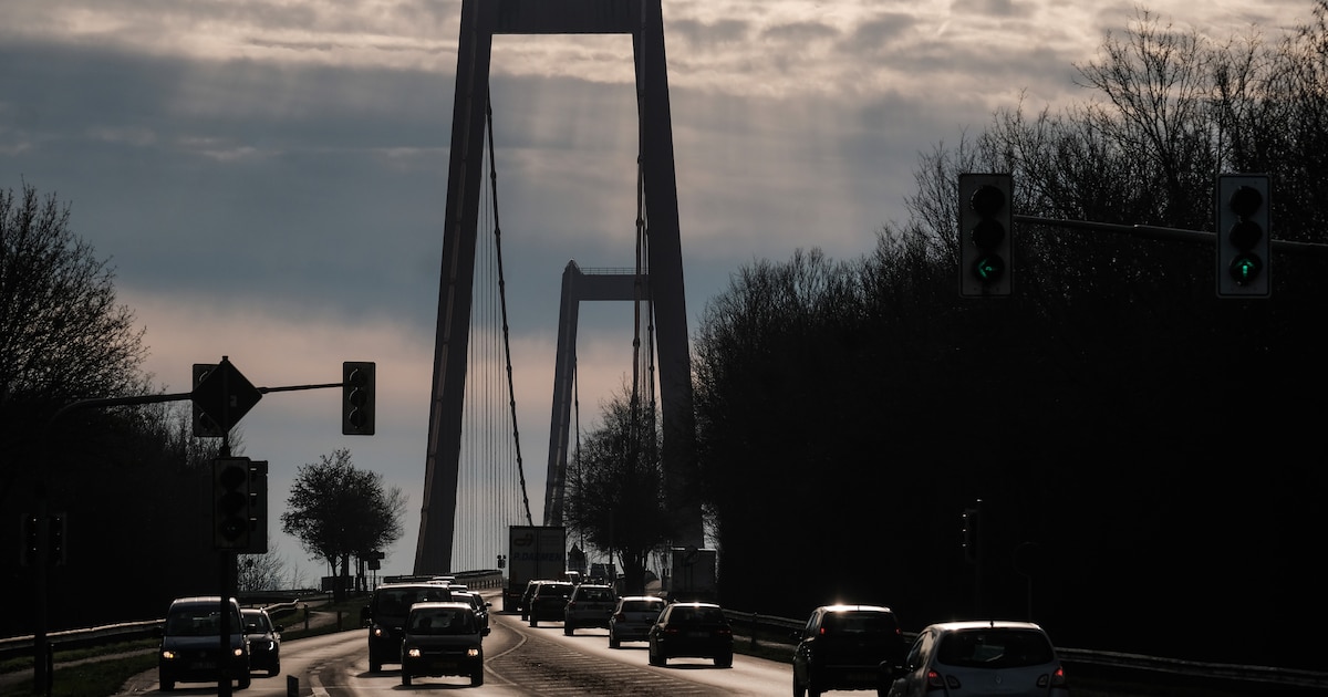 Oprit naar brug bij Emmerik afgesloten: omrijden om naar Kleef te komen ...