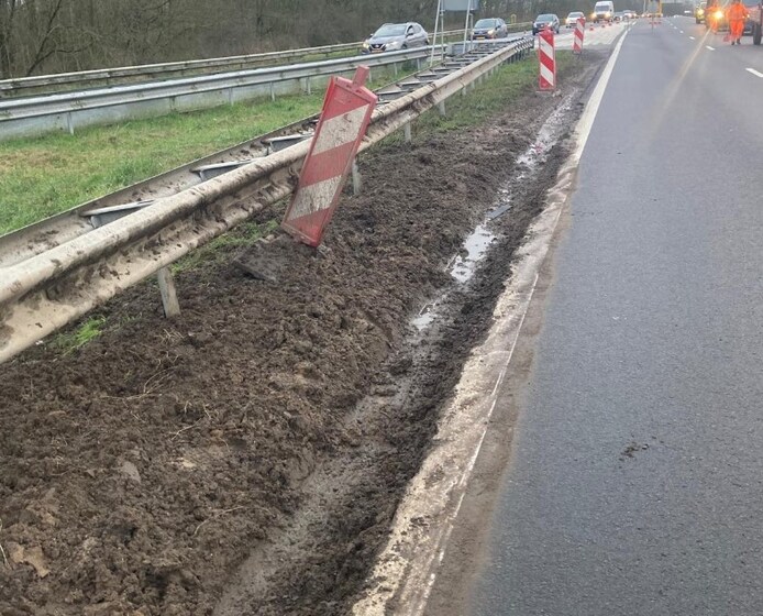 A15 even dicht tijdens avondspits vanwege spoedreparatie: verkeer moest ...