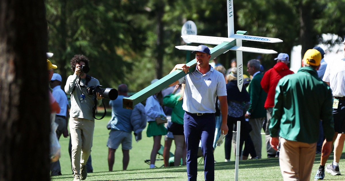 Topgolfer sleept wegwijzerbord van de baan en redt zo zijn kansen op de ...
