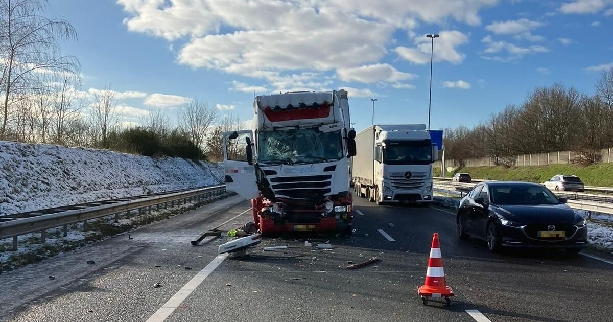 Ravage op A58 door ongeval met twee vrachtwagens, grote file weer opgelost | Brabant ...