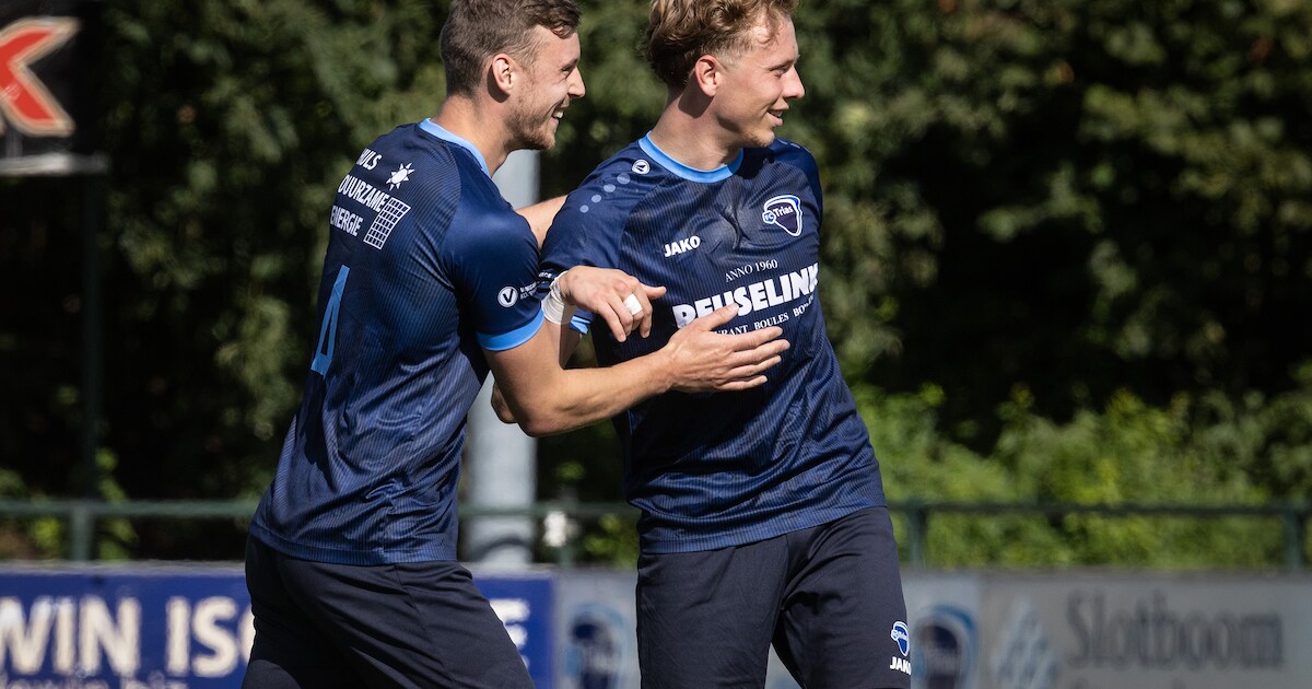 Brian bleef met zijn voet in het kunstgras steken, de schade: (af ...