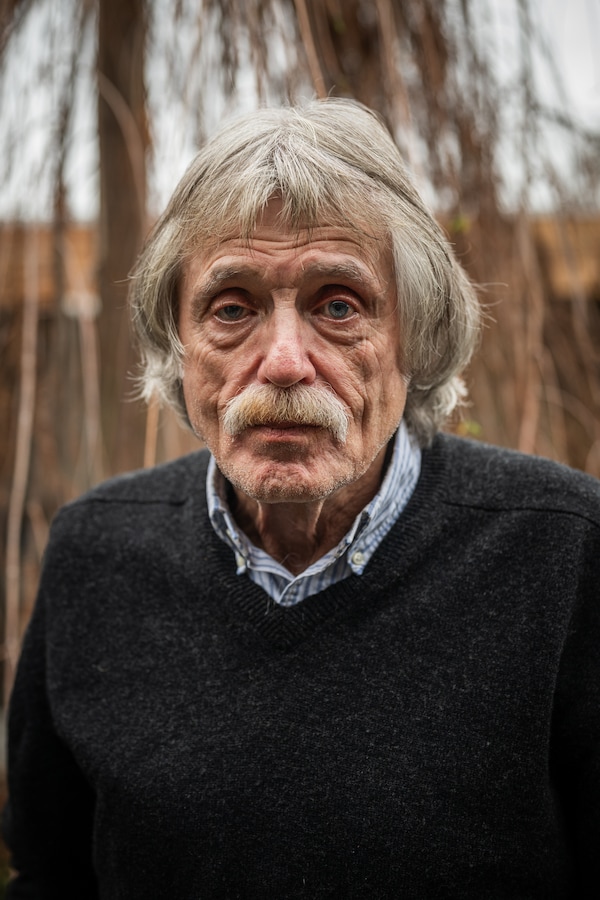 Johan Derksen rijdt nog steeds het halve land door voor zijn 78-jarige ...