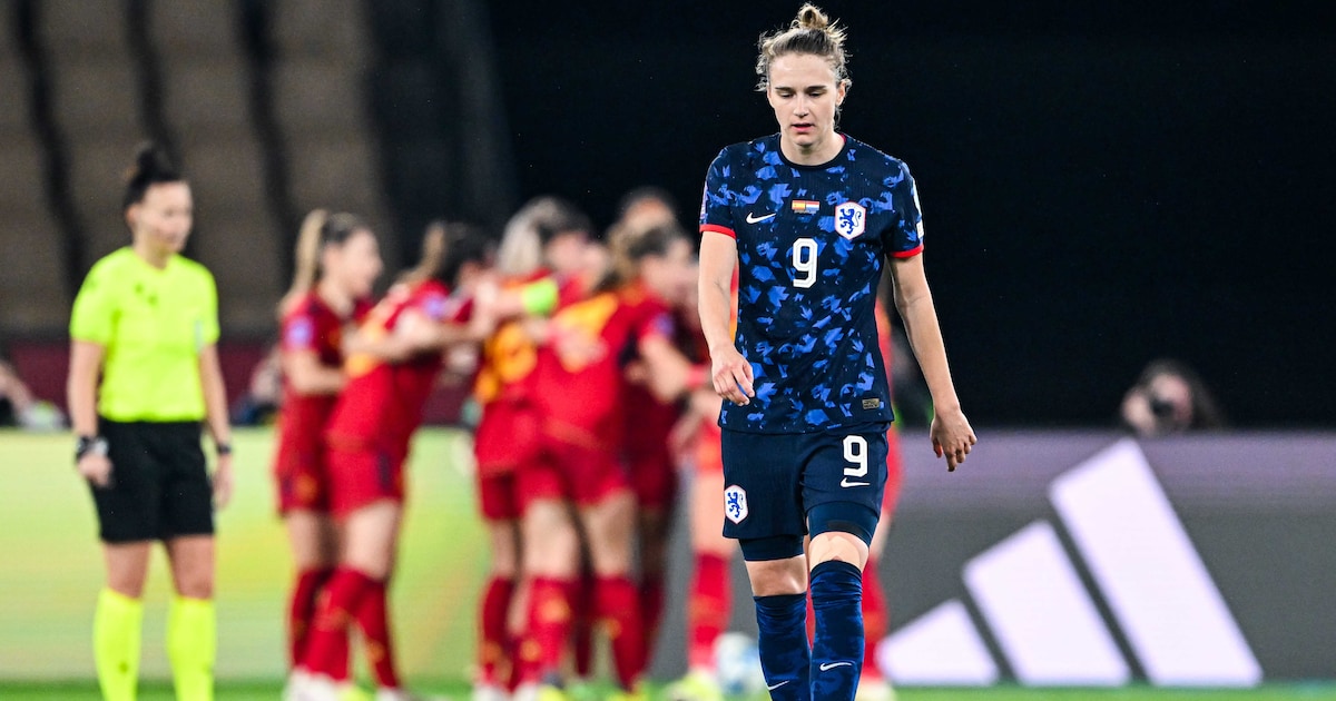 Vivianne Miedema moet met knieblessure wéér onder het mes: ‘Moeilijk en ...