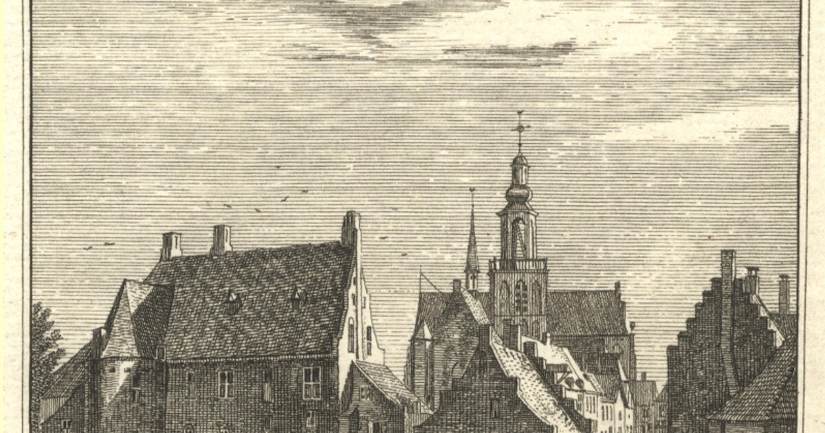 Kerktoren van Grave vliegt in brand na blikseminslag en wordt niet ...