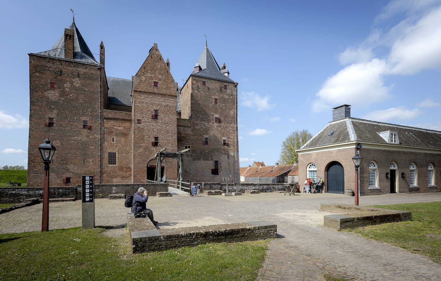 Hoe romantisch zijn Kasteel Dussen en Slot Loevestein? | Foto ...