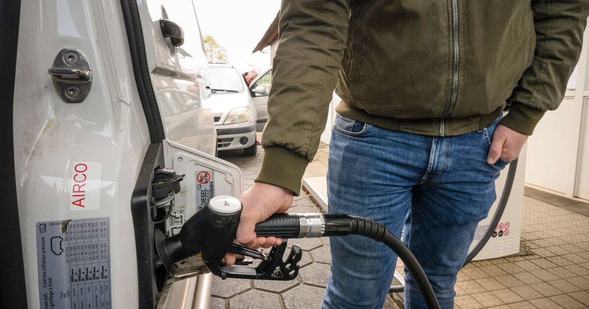 Buren hebben geen idee dat benzinepompje in Hengelose straat de ...
