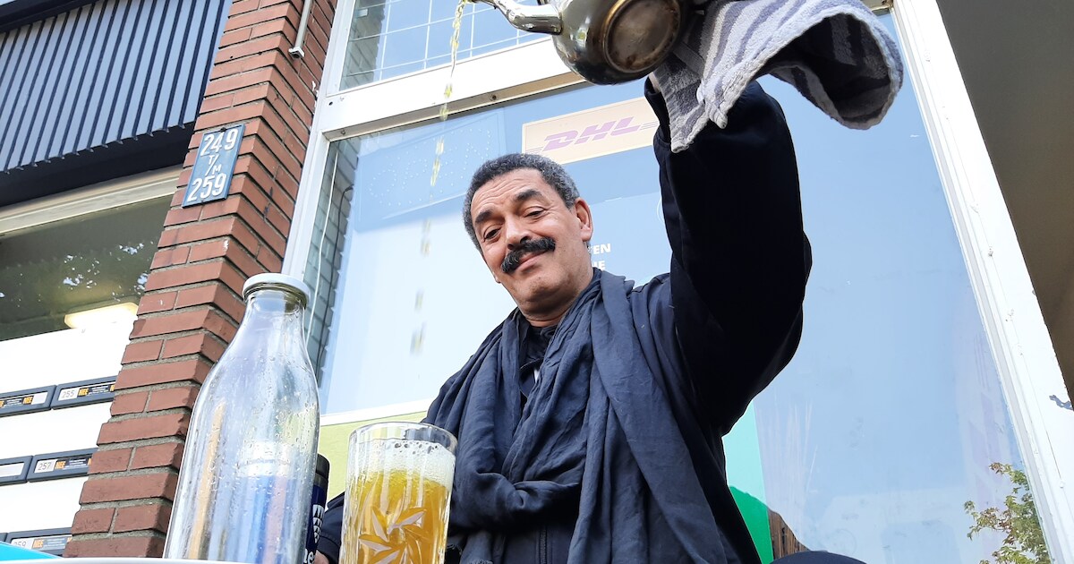 Met zijn broers en zussen gaat het goed, toch is Radouan verdrietig ...