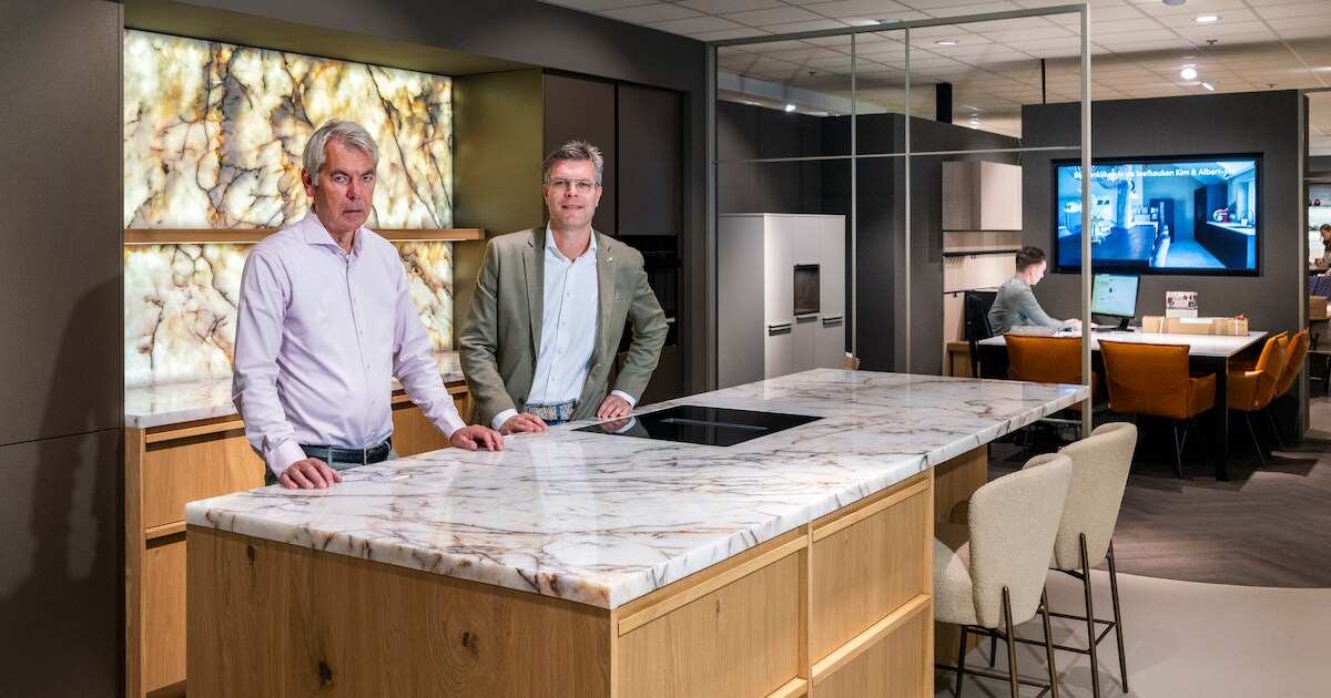 Een verdubbelde showroom vol blinkende keukens, deze keukengigant ziet ...