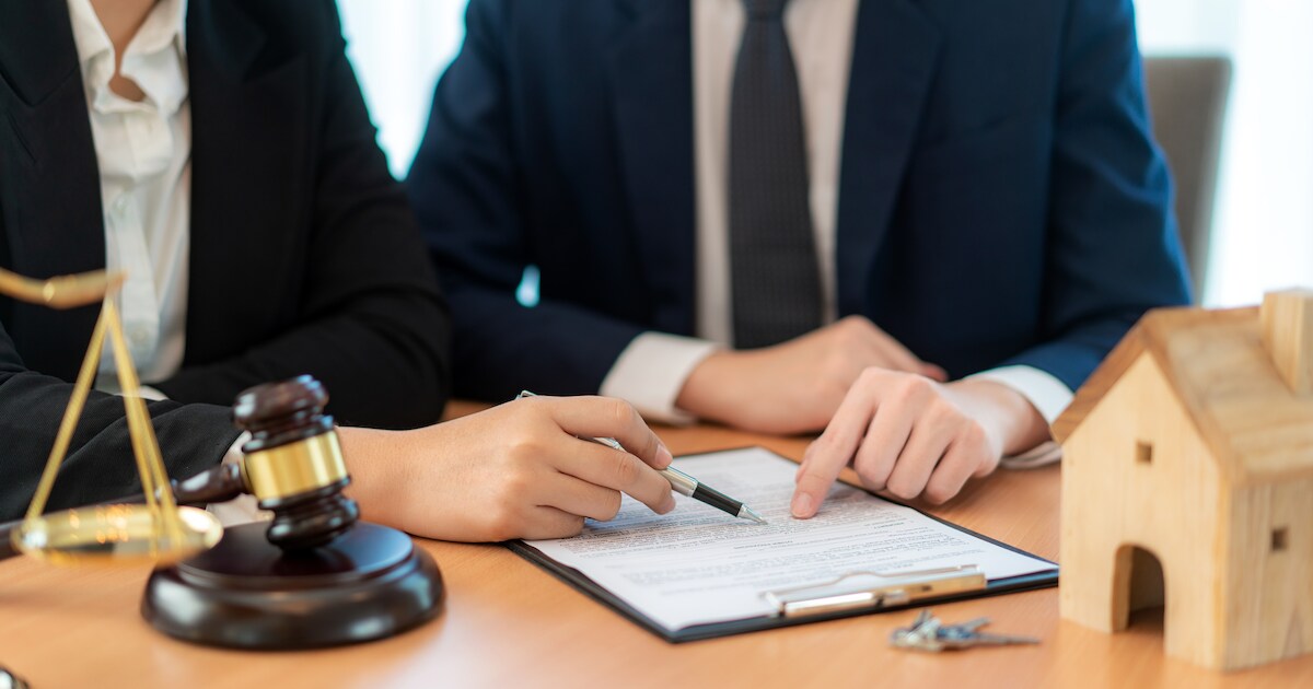 Erfeniskwestie duurt al 13 jaar, enkele erfgenamen dood: wat als de notaris faalt? | Geld ...