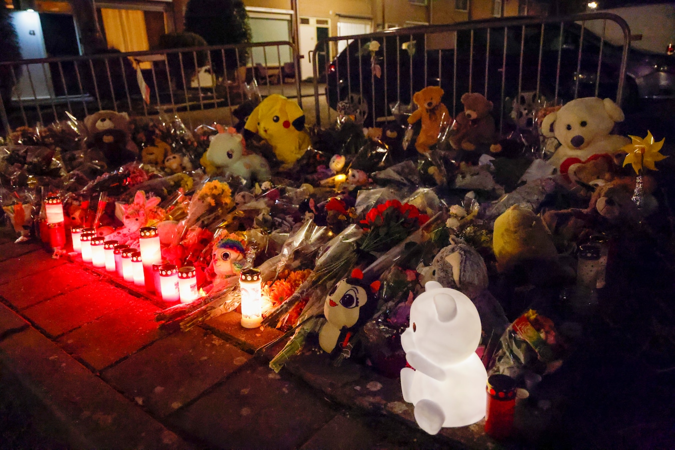 Hamzah rilt, is doorweekt en heeft ‘grote ogen’; heeft hij drugs ...