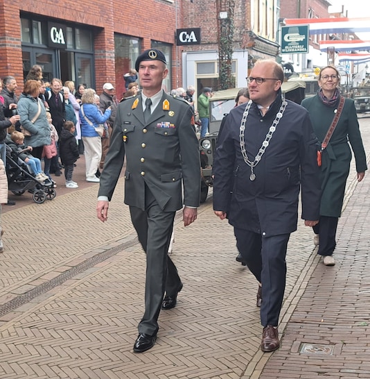 Drie vrouwen gewond bij viering bevrijding Winterswijk, video toont hoe ...