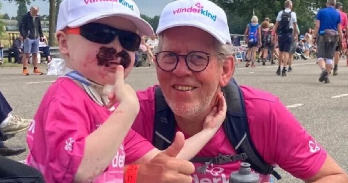 Opa Bert loopt 200 kilometer voor kleindochter met vlinderziekte: ‘De ...