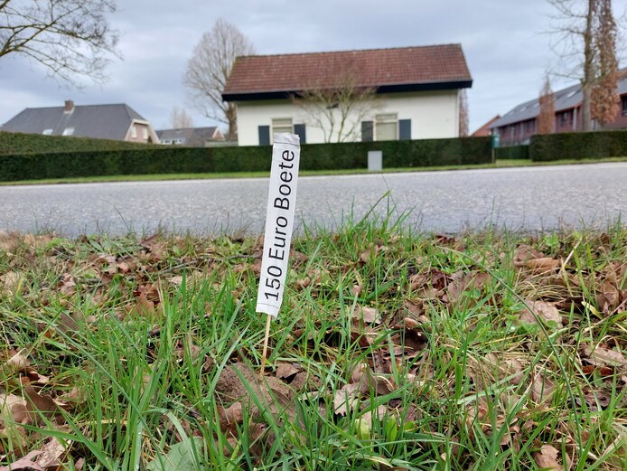 Wim is ‘hondenpoepchaos’ helemaal beu en neemt een drastische maatregel ...