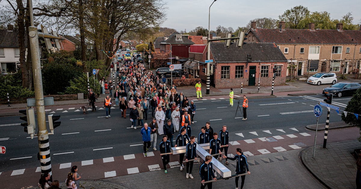 Lonneker komt samen voor indrukwekkende Passietocht | Enschede ...