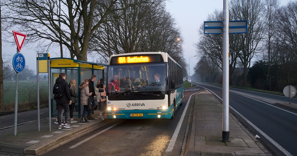Goed nieuws voor reizigers: vaker en langer met trein en bus door ...