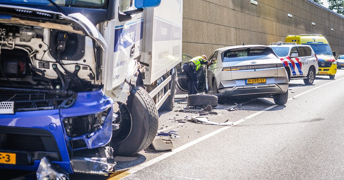 Ravage door frontale botsing tussen vrachtwagen en personenauto in Dieren | 112 nieuws Rheden ...